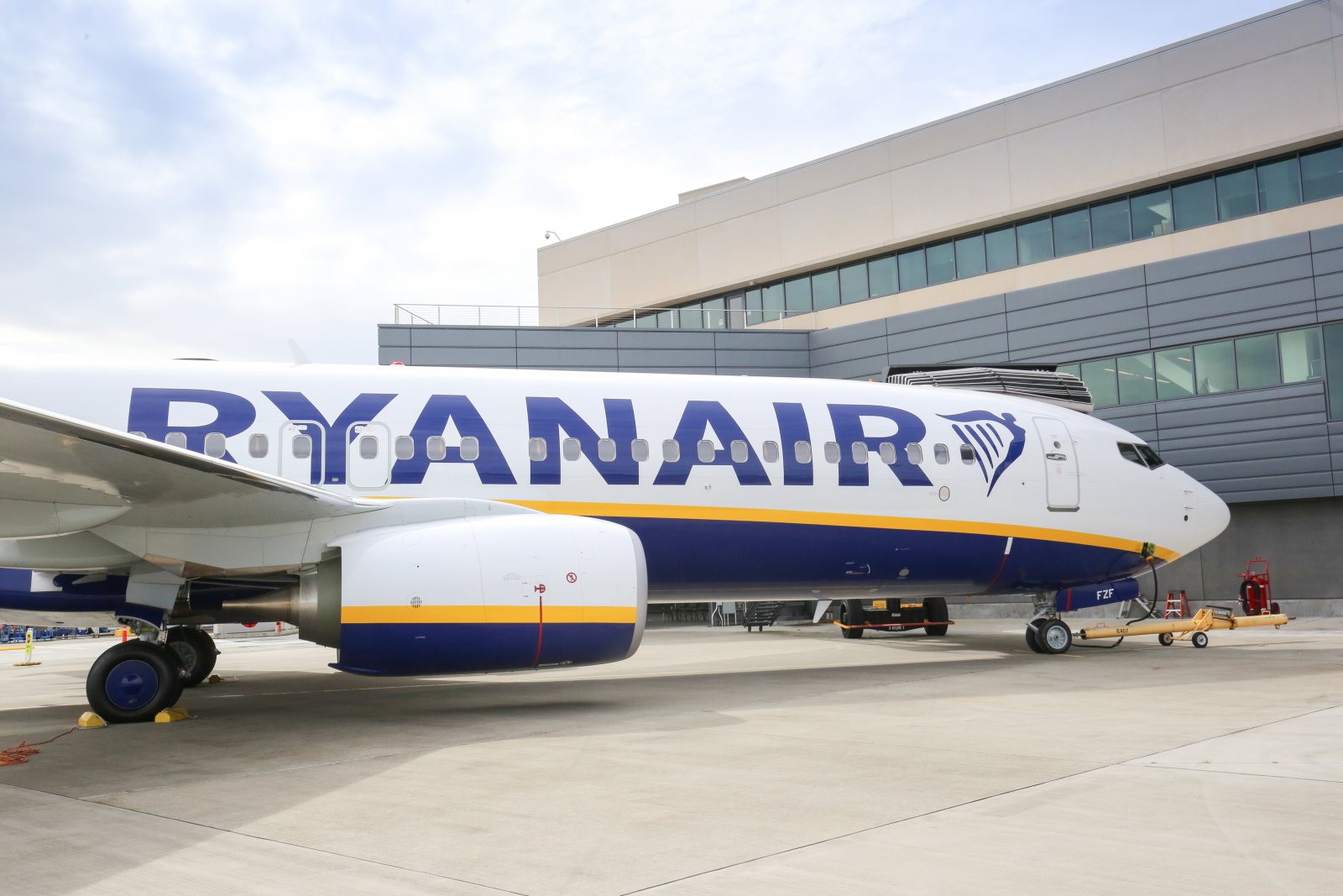 RYANAIR TAKES DELIVERY OF 450TH BOEING 737-800 AIRCRAFT – Ryanair's ...