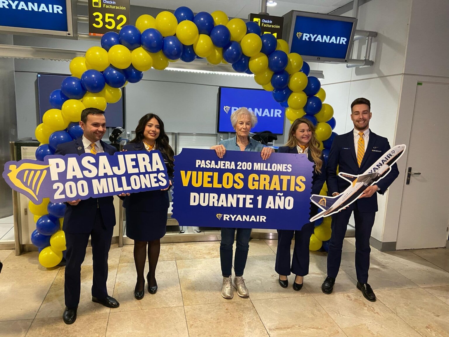 RECORD 200M PASSENGERS CHOOSE RYANAIR’S LOW FARES – Ryanair's Corporate ...